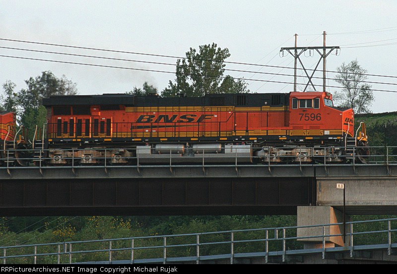 BNSF 7596